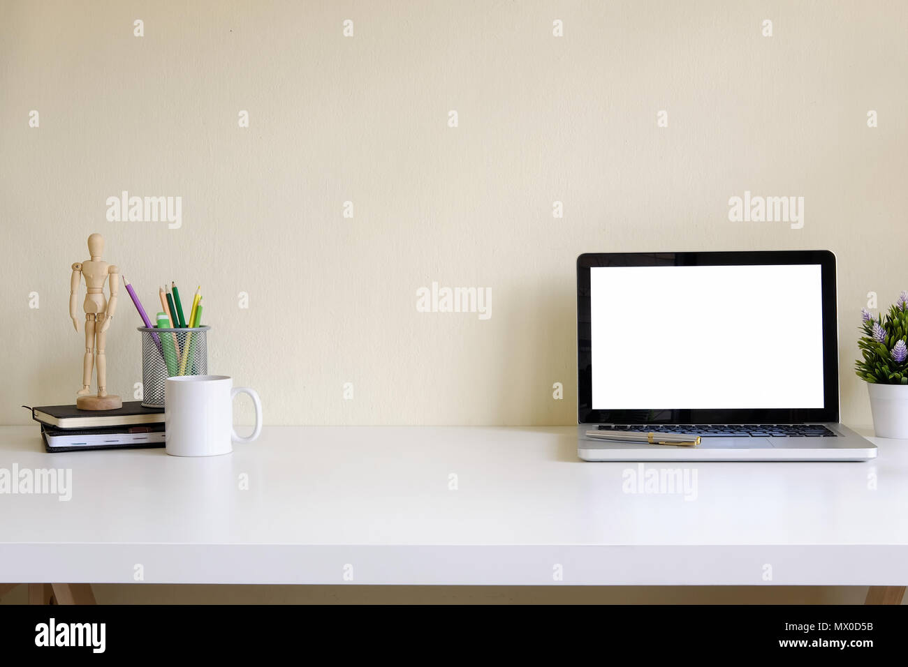 Mockup blank screen computer laptop on desk. Workspace with laptop and ...
