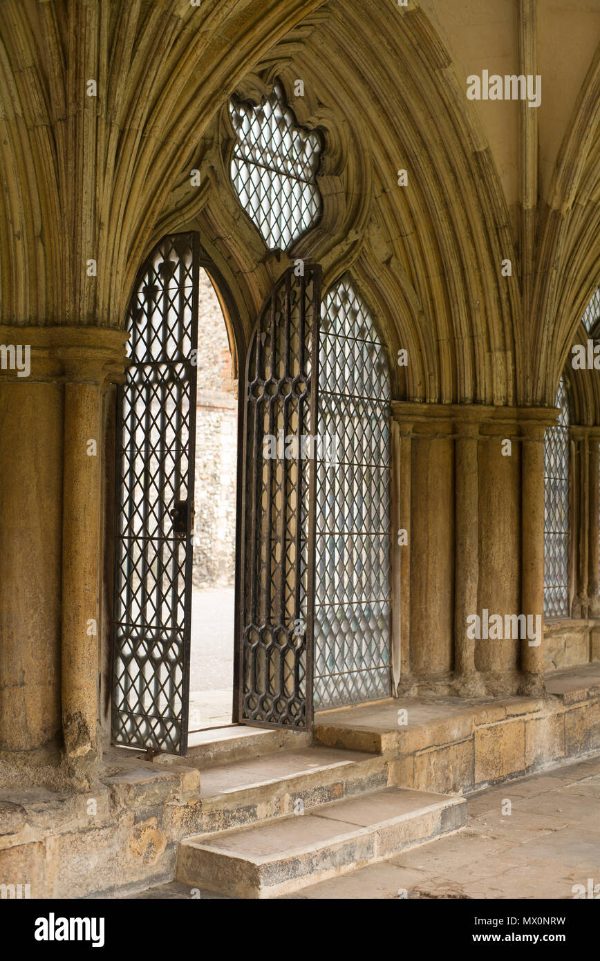 Vaulted ceilings cathedral england hi-res stock photography and images ...