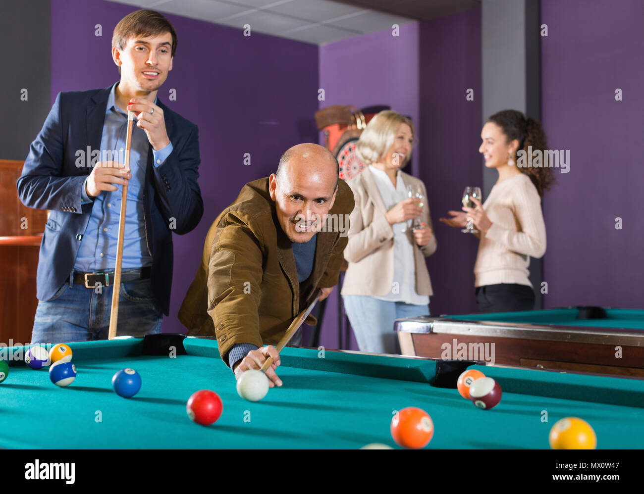 Couples at night club hi-res stock photography and images - Alamy