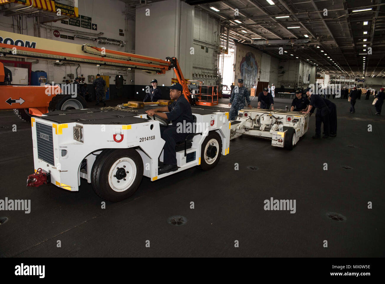 Spotting dolly hi-res stock photography and images - Alamy