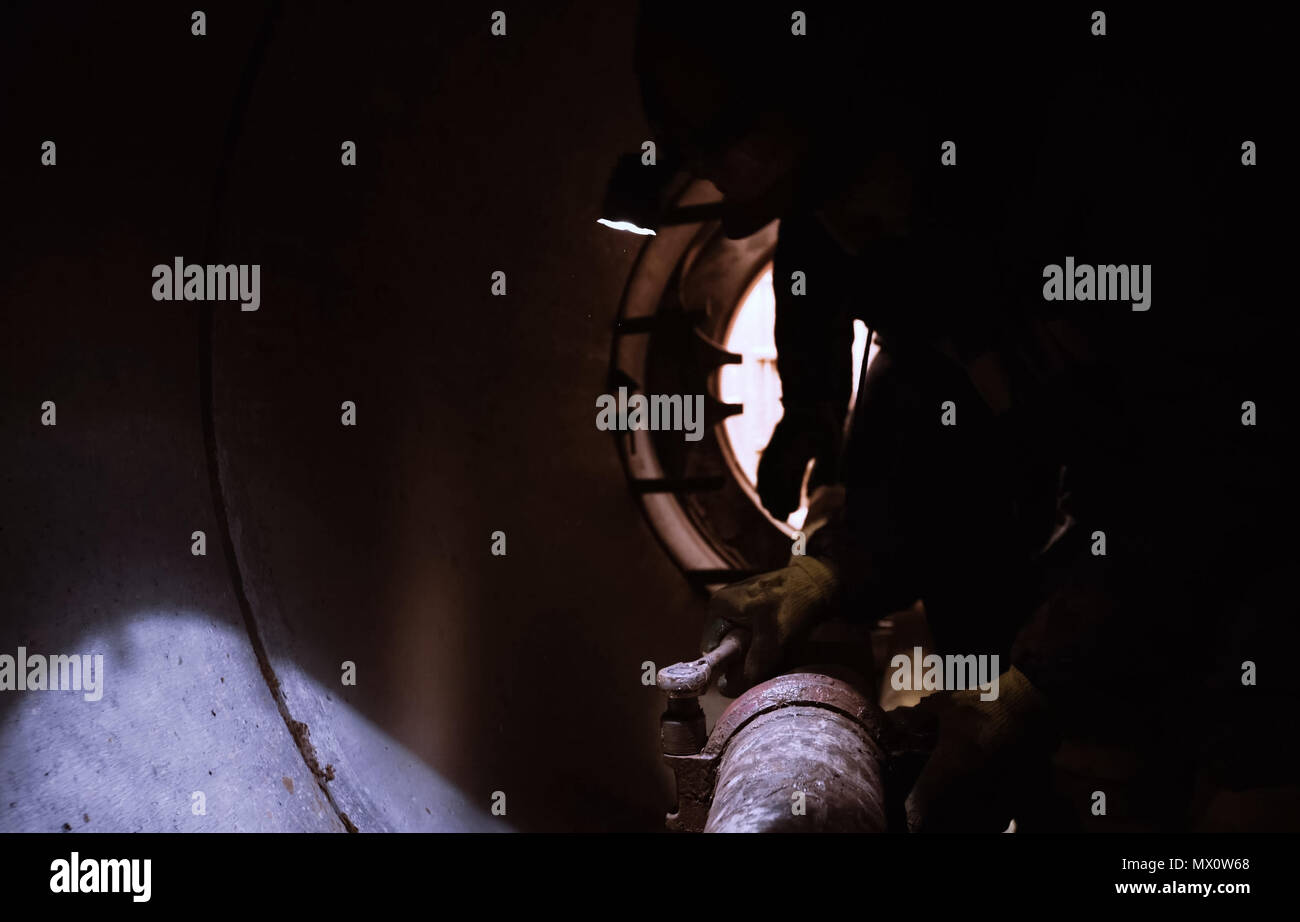 Pipeline repair clamp hi-res stock photography and images - Alamy