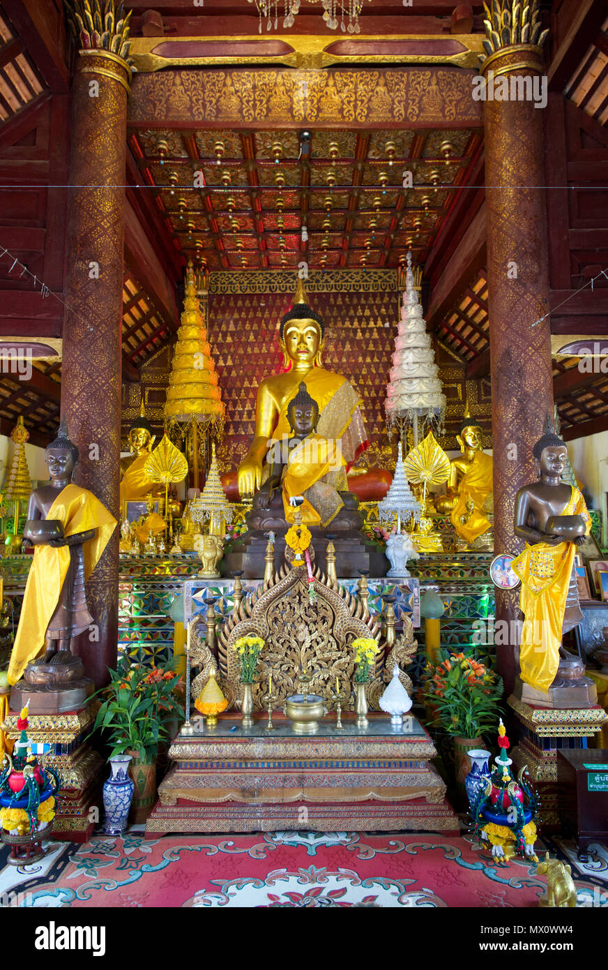 Temple altar thailand hi-res stock photography and images - Alamy