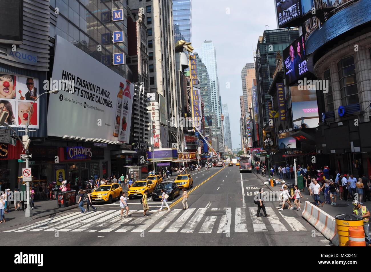 Times square ads hi-res stock photography and images - Alamy