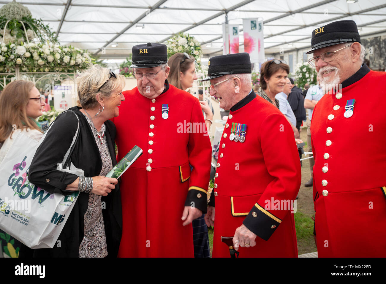 Chelsea pensioners laughing hi-res stock photography and images - Alamy Chelsea pensioners laughing hi-res stock photography and images - Alamy