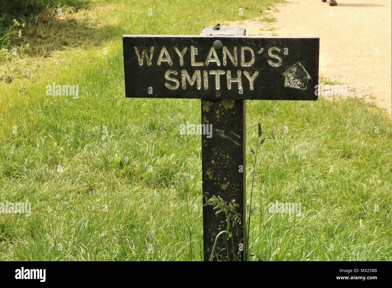 Wayland's Smithy Sign - Neolithic Long Barrow and Chamber Tomb Site ...