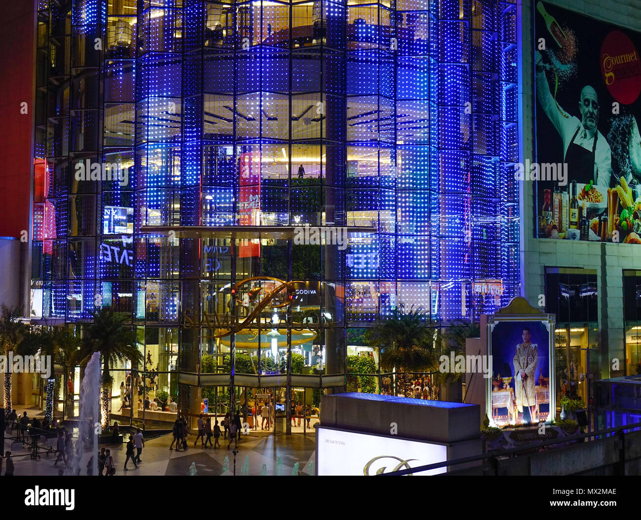 Siam paragon at night hi-res stock photography and images - Alamy