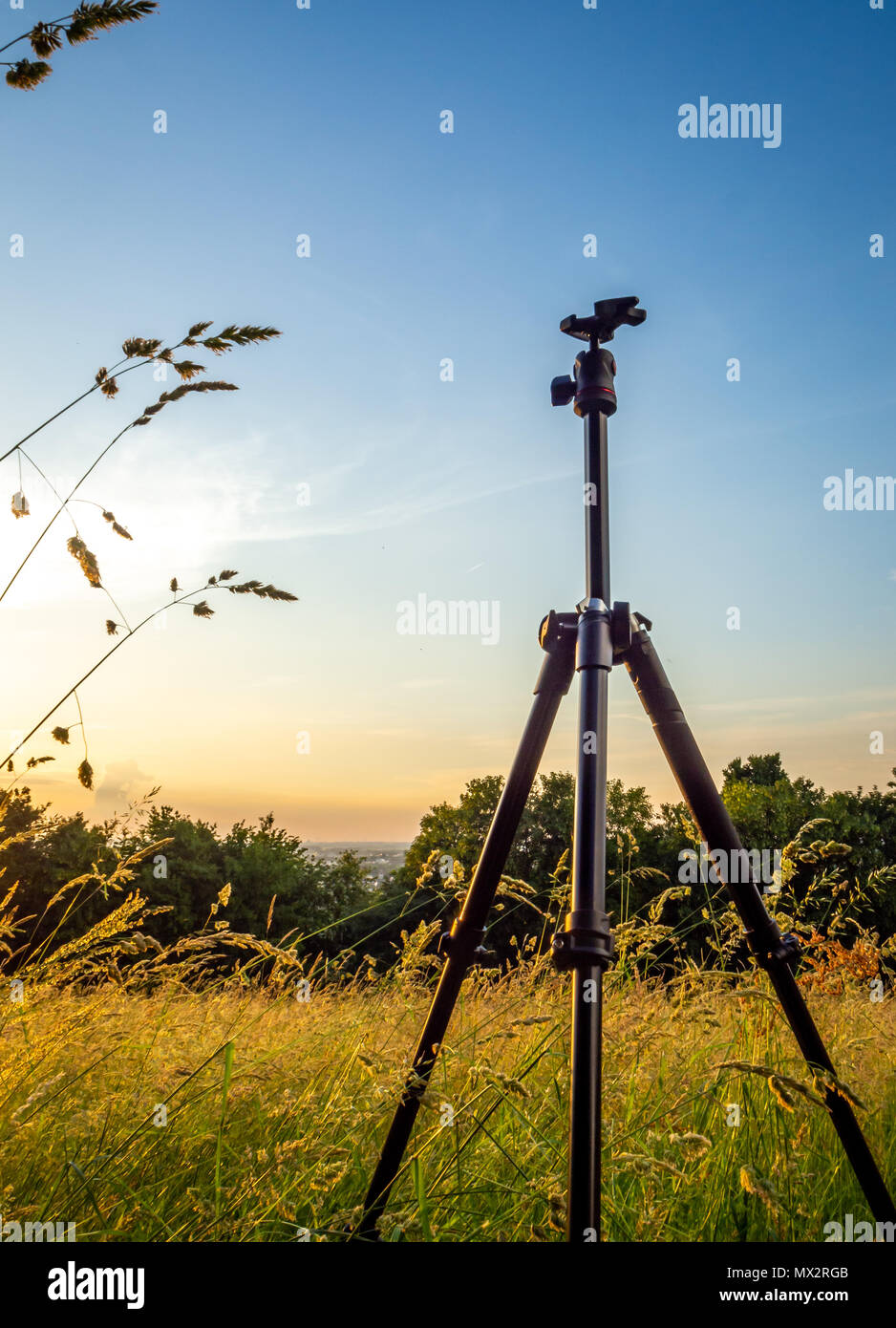 Tripod sunset hi-res stock photography and images - Alamy