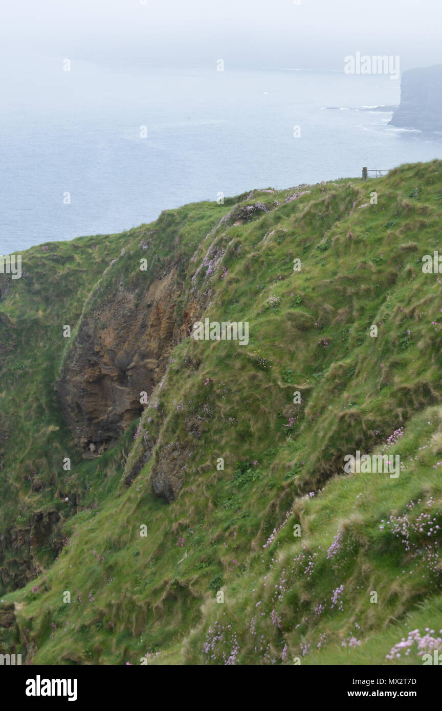 Rocky cliff edge hi-res stock photography and images - Alamy