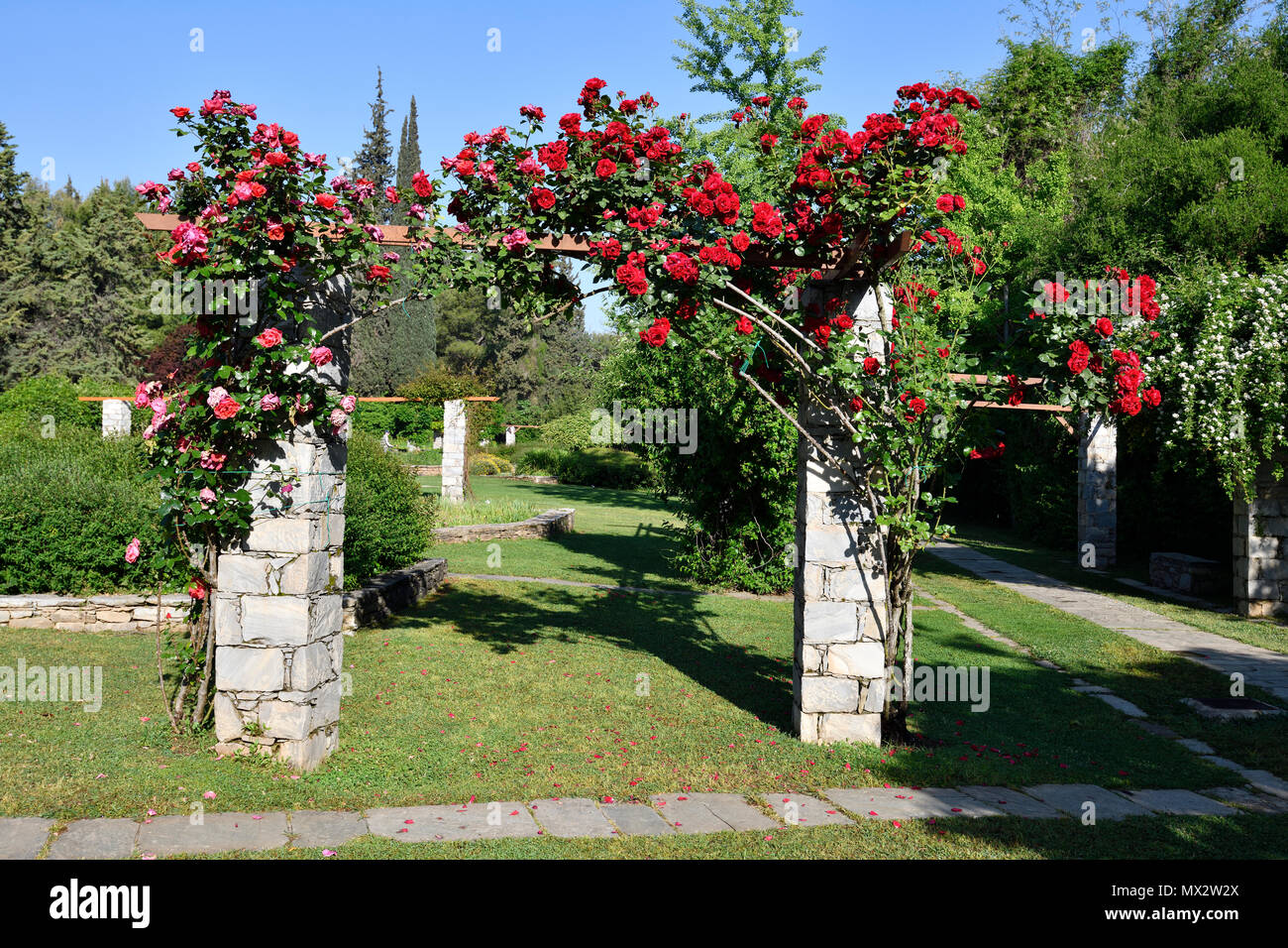 Red garden scenery hi-res stock photography and images - Alamy