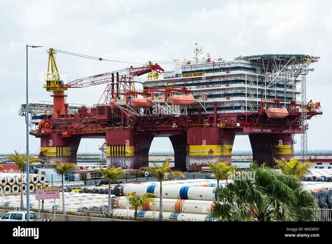 Loading platforms hi-res stock photography and images - Alamy