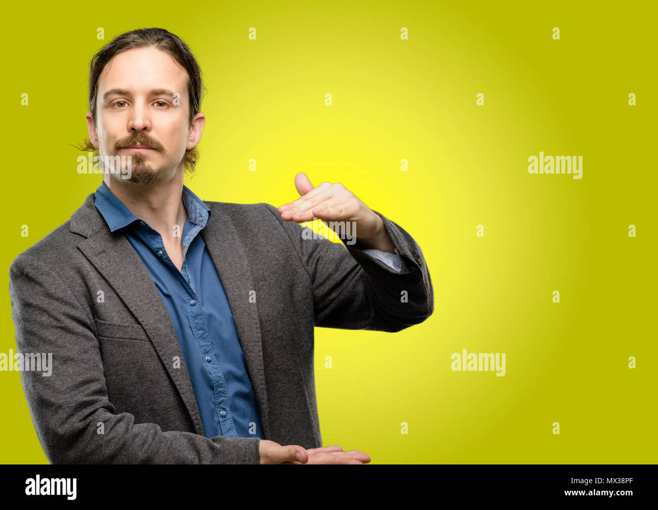 Hand showing something little big hi-res stock photography and images ...