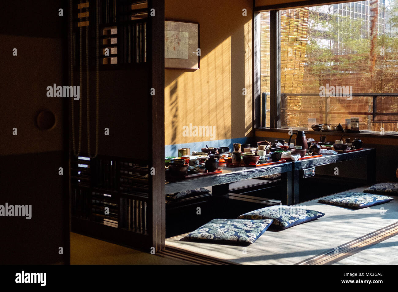 Traditional japanese house eating hi-res stock photography and images ...