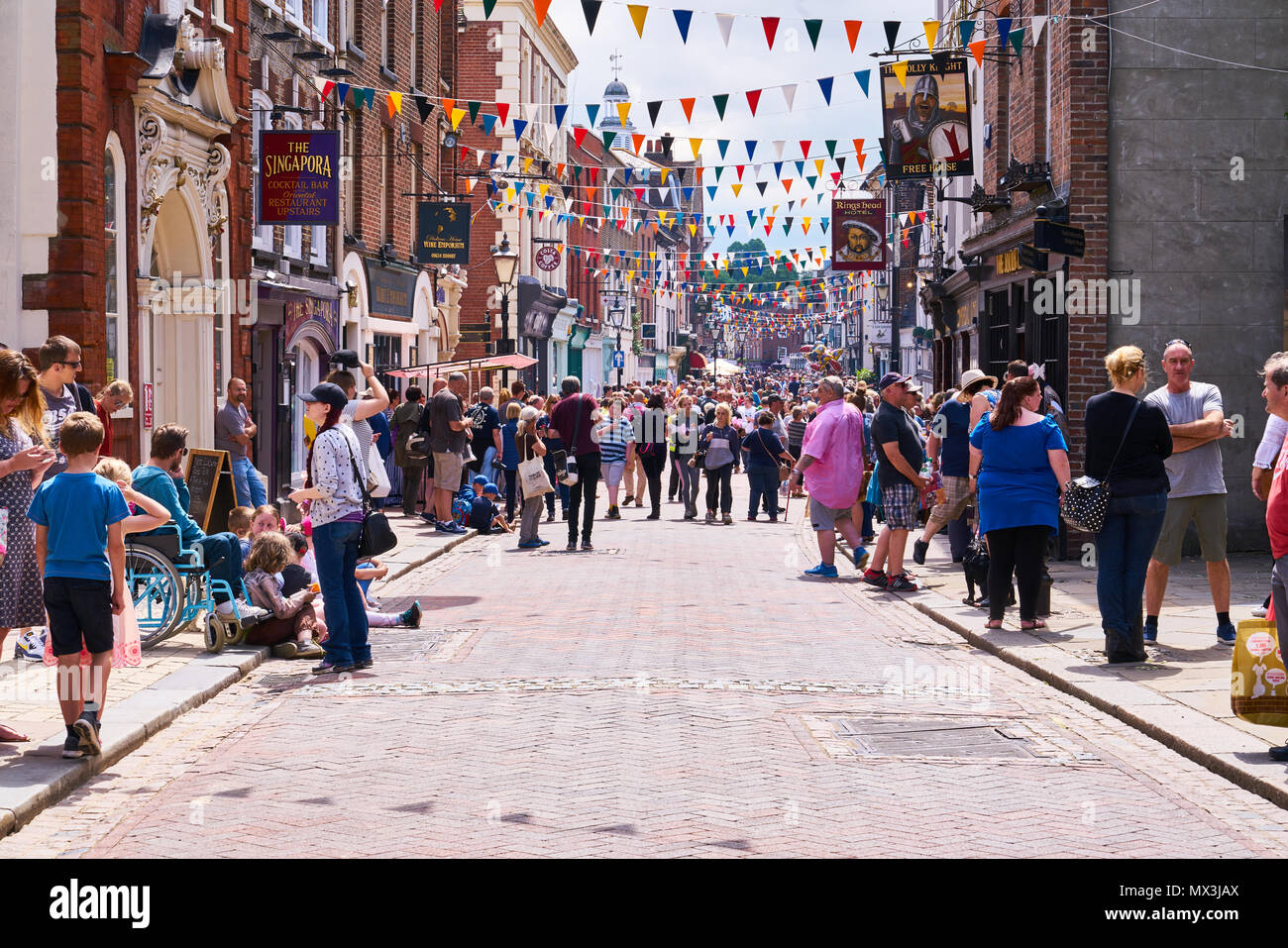 Rochester castle gardens hi-res stock photography and images - Alamy