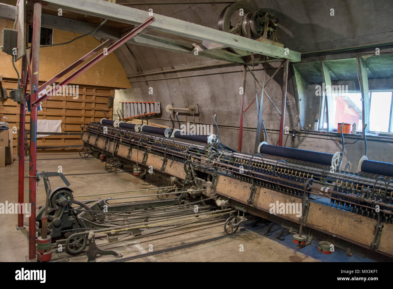 Mule spinning machine hi-res stock photography and images - Alamy