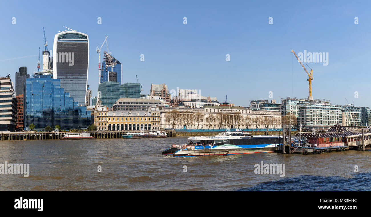 Walkie talkie building london commuter hi-res stock photography and ...