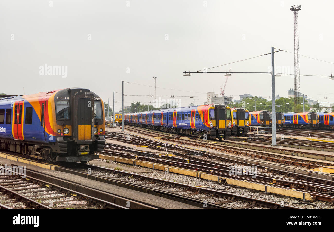 Network rail yellow livery hi-res stock photography and images - Alamy