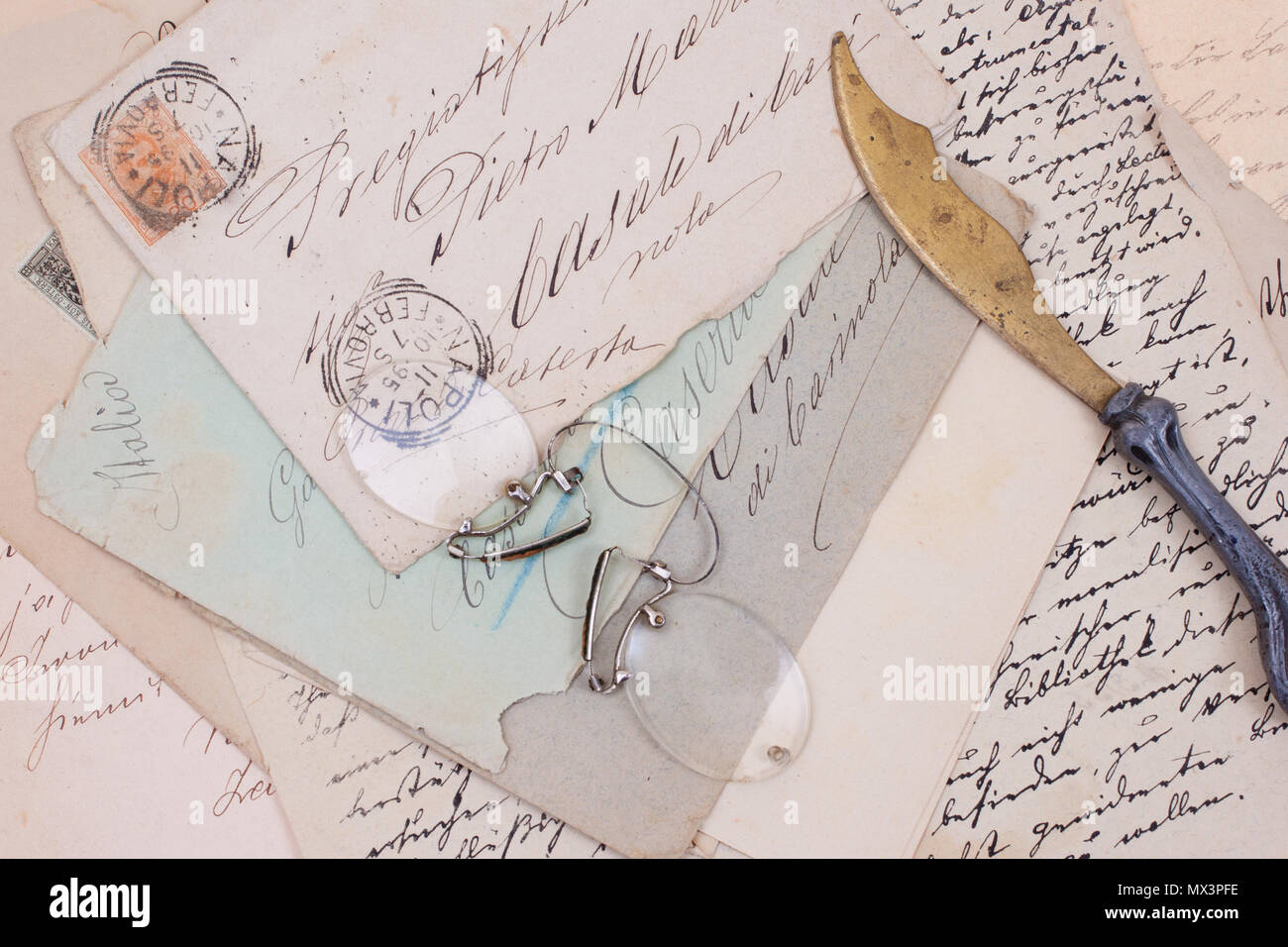 Vintage letters hi-res stock photography and images - Alamy