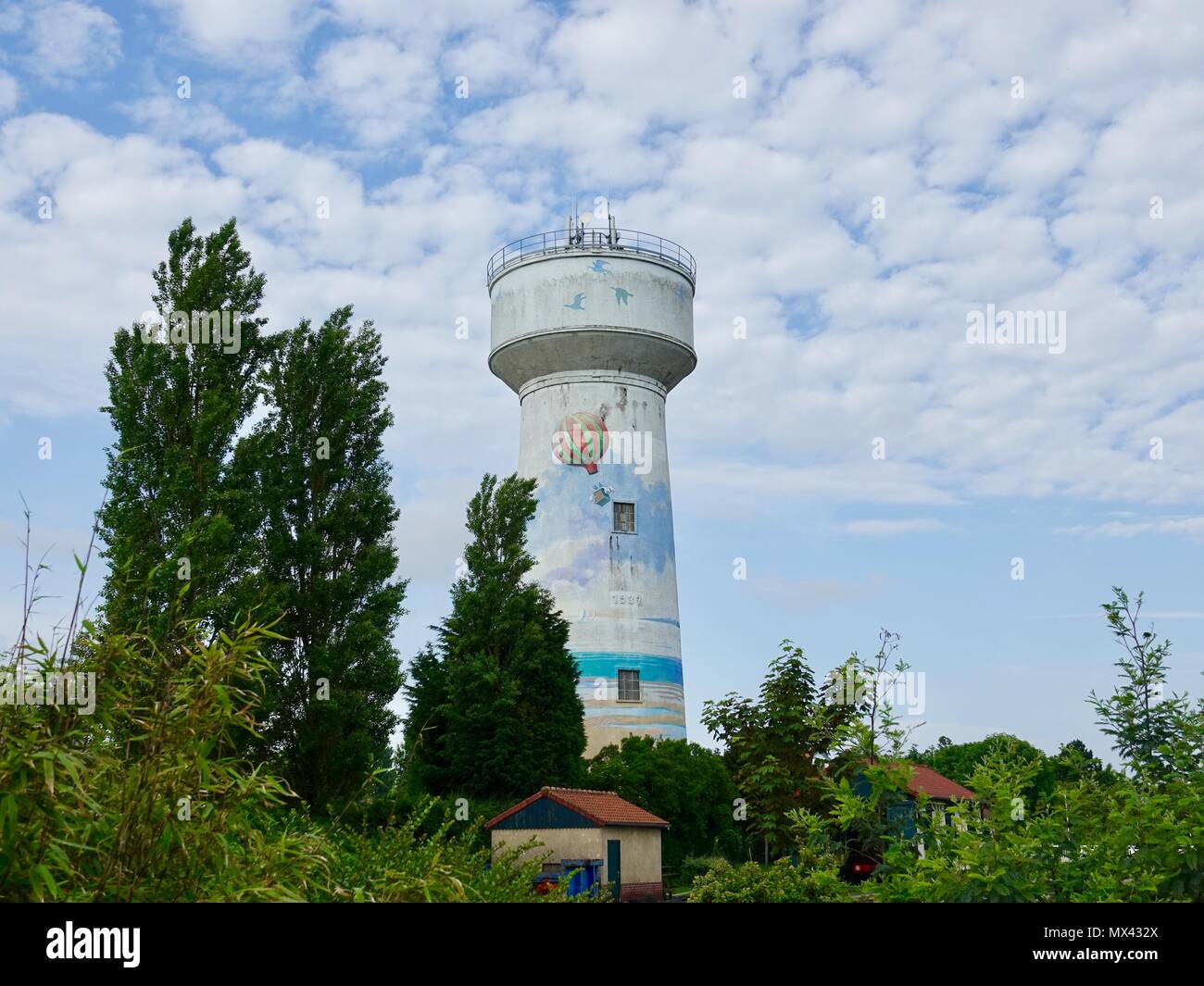 Painted water tower hi-res stock photography and images - Alamy