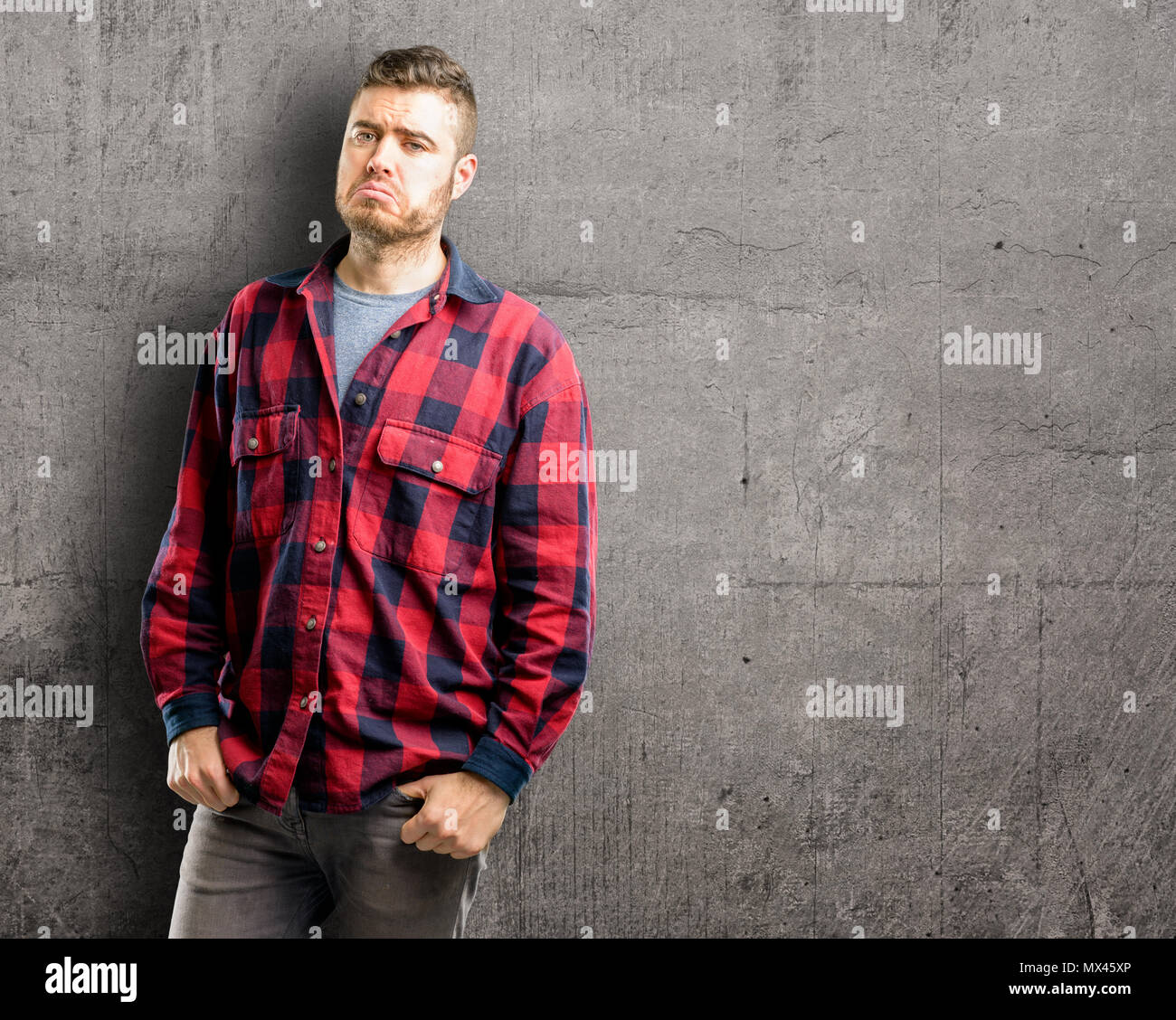 Look of distrust hi-res stock photography and images - Alamy