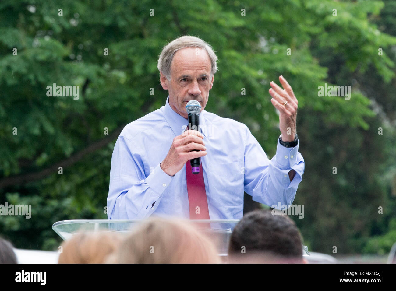 Senator Tom Carper (D-DE) speaks at an American Thoracic Society rally ...