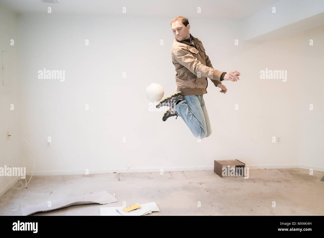 Basement living mold hi-res stock photography and images - Alamy