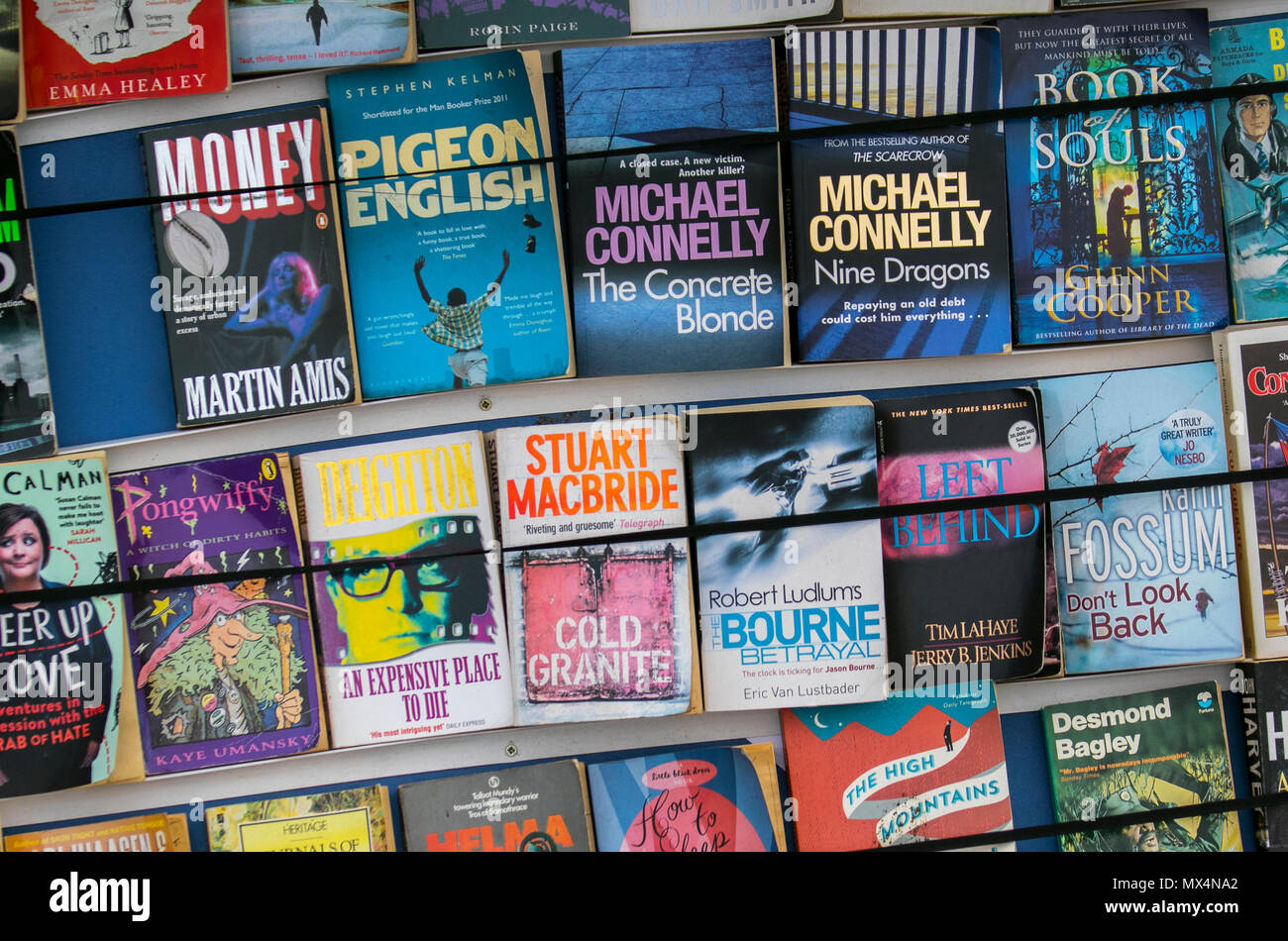 Bookshop display fiction uk hi-res stock photography and images - Alamy