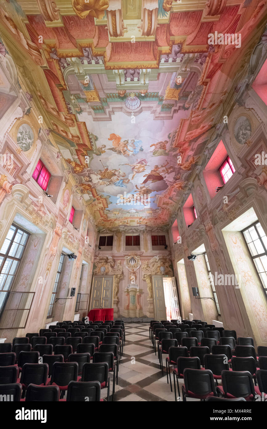 Knight hall hi-res stock photography and images - Alamy
