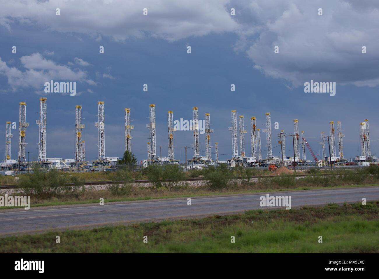 Midland texas oil rigs hi-res stock photography and images - Alamy