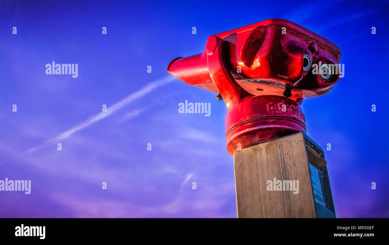 Red binocular hi-res stock photography and images - Alamy
