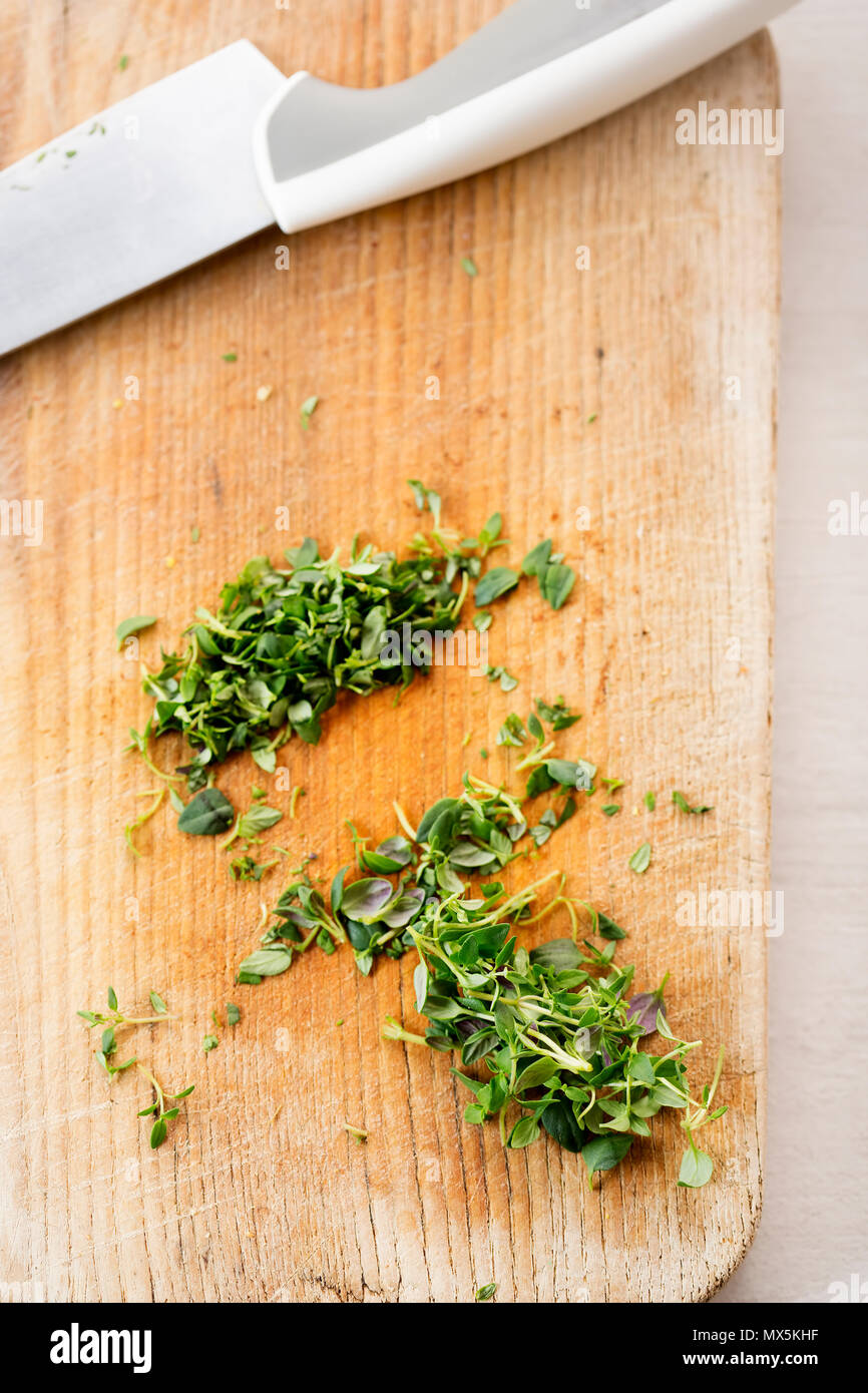 Chopped thyme hi-res stock photography and images - Alamy