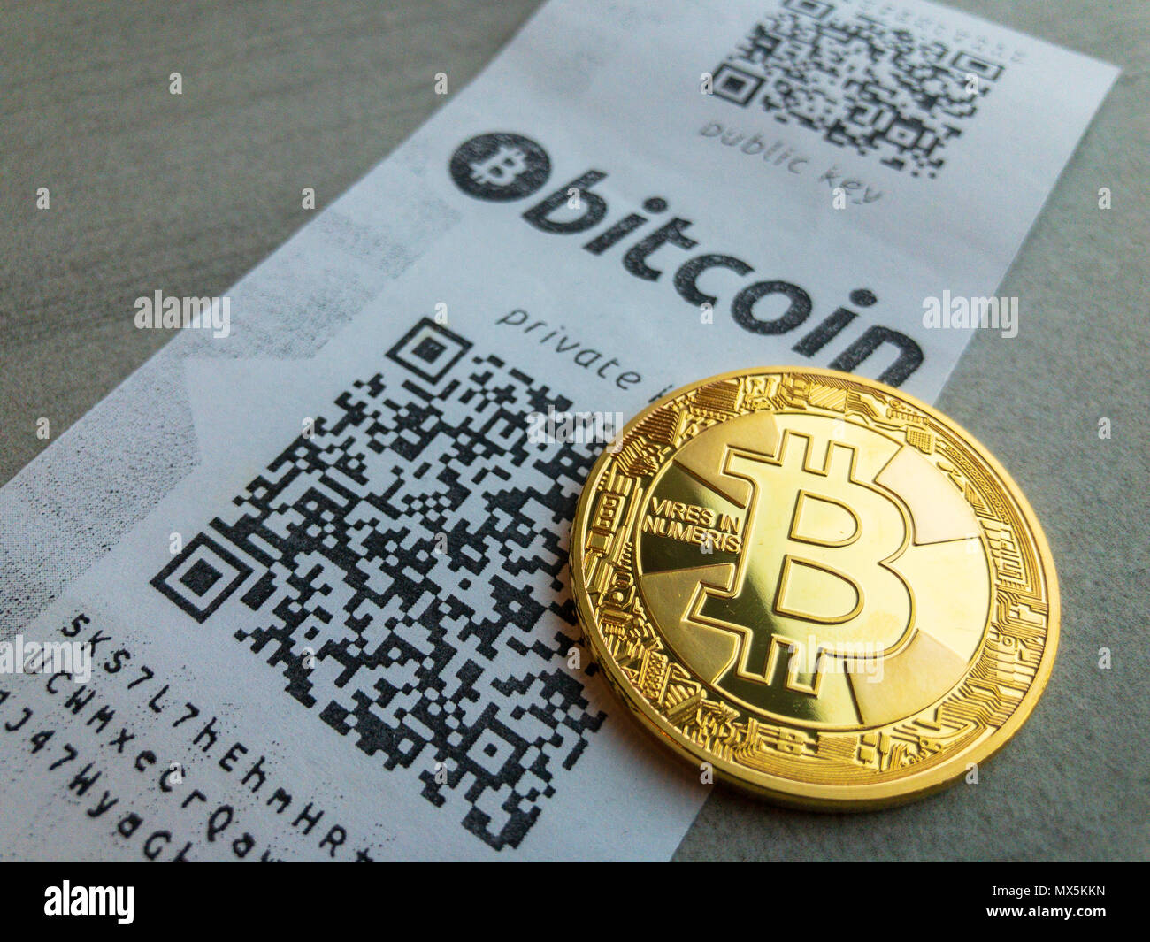 Qr code on receipt hi-res stock photography and images - Alamy
