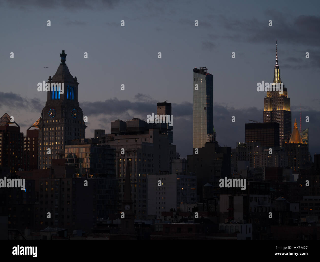 Manhattan skyline at dusk hi-res stock photography and images - Alamy