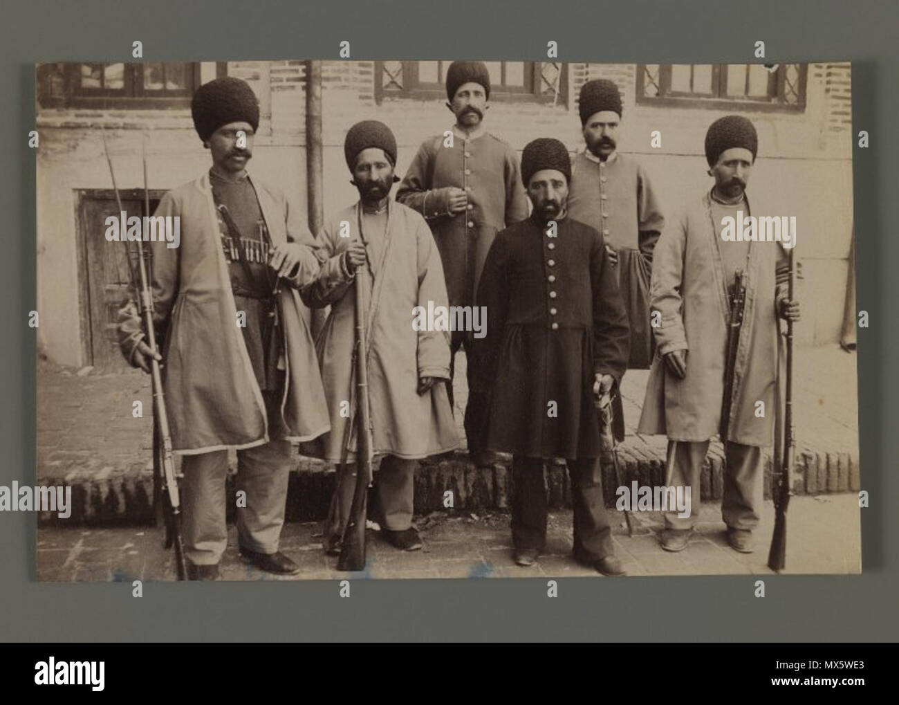 Middle eastern soldiers hi-res stock photography and images - Alamy