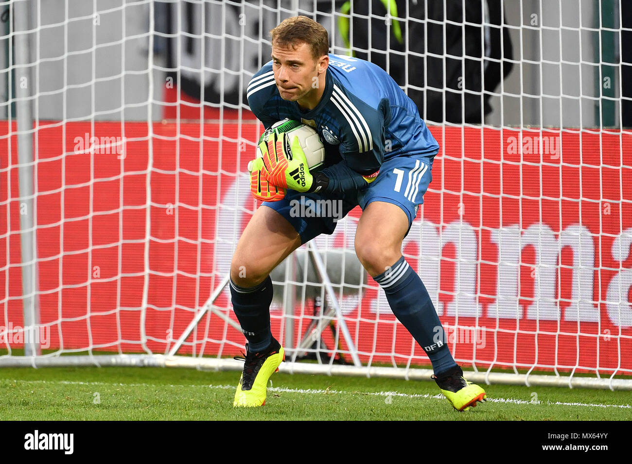 Manuel NEUER (goalwart GER), action, parade, action, single action ...