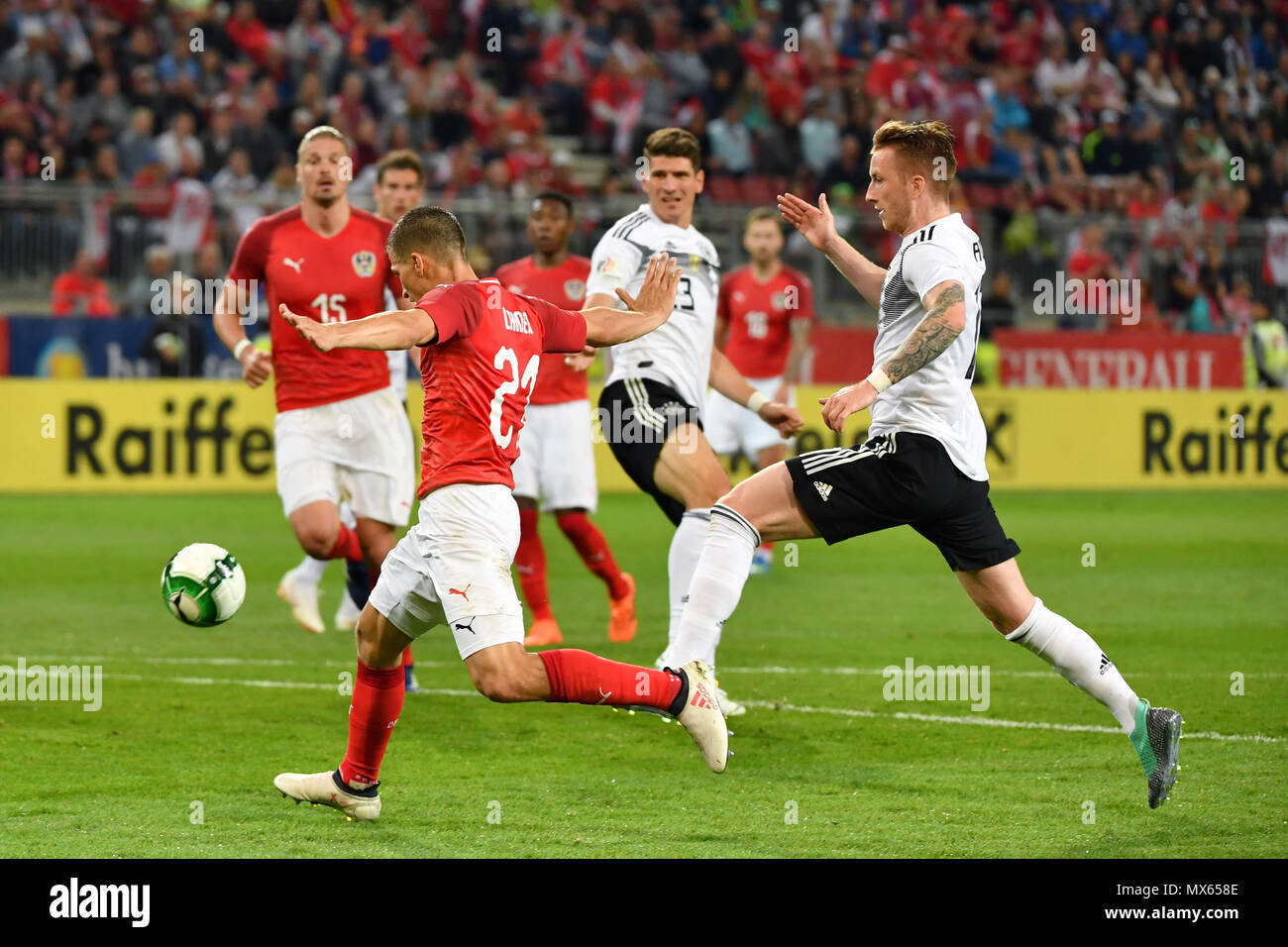 Area penalty: Marco REUS (GER), Mario GOMEZ (GER), action, duels versus ...