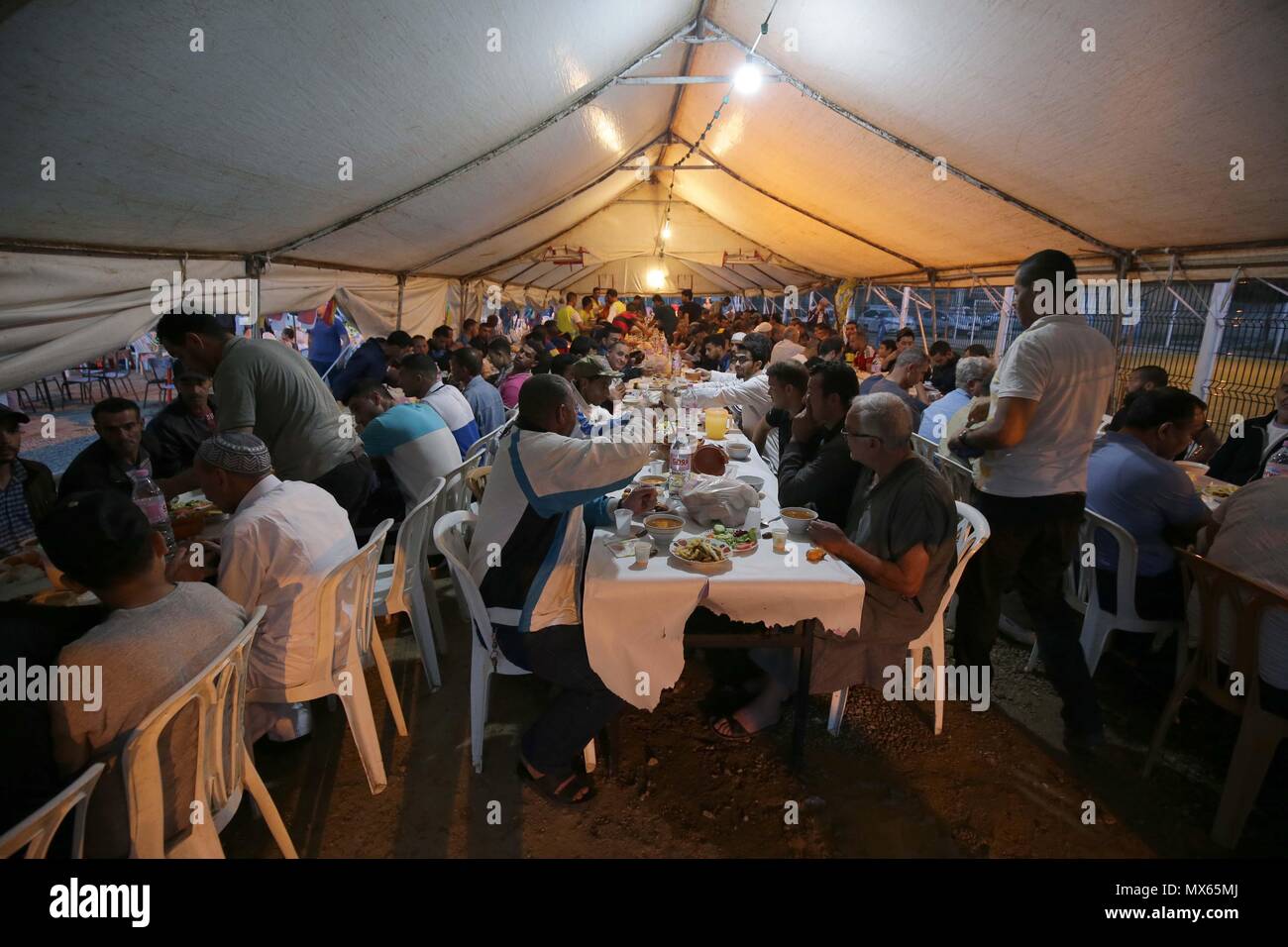 Poor families hi-res stock photography and images - Alamy