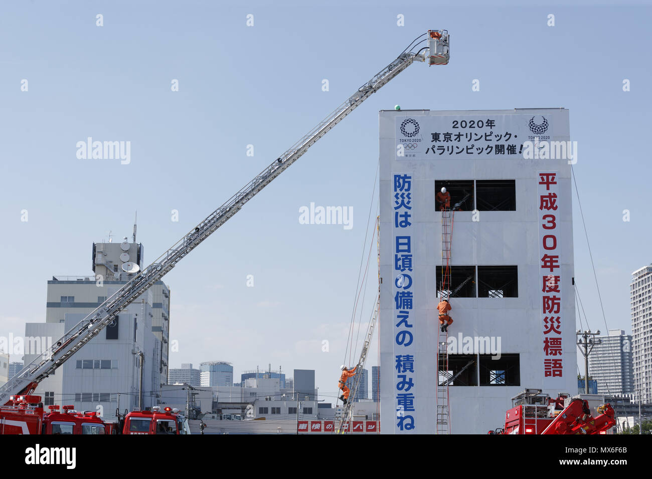 Tokyo, Japan. 3rd June, 2018. Firefighters participate in fire drills ...