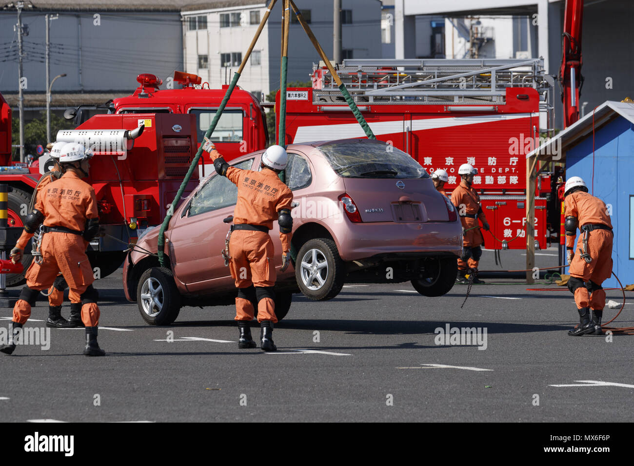 Tokyo, Japan. 3rd June, 2018. Firefighters participate in fire drills ...