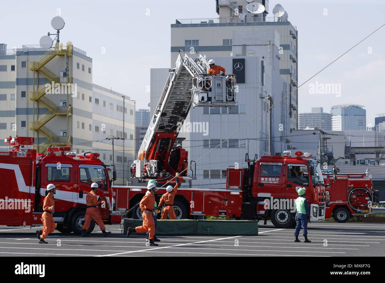 Tokyo, Japan. 3rd June, 2018. Firefighters participate in fire drills ...