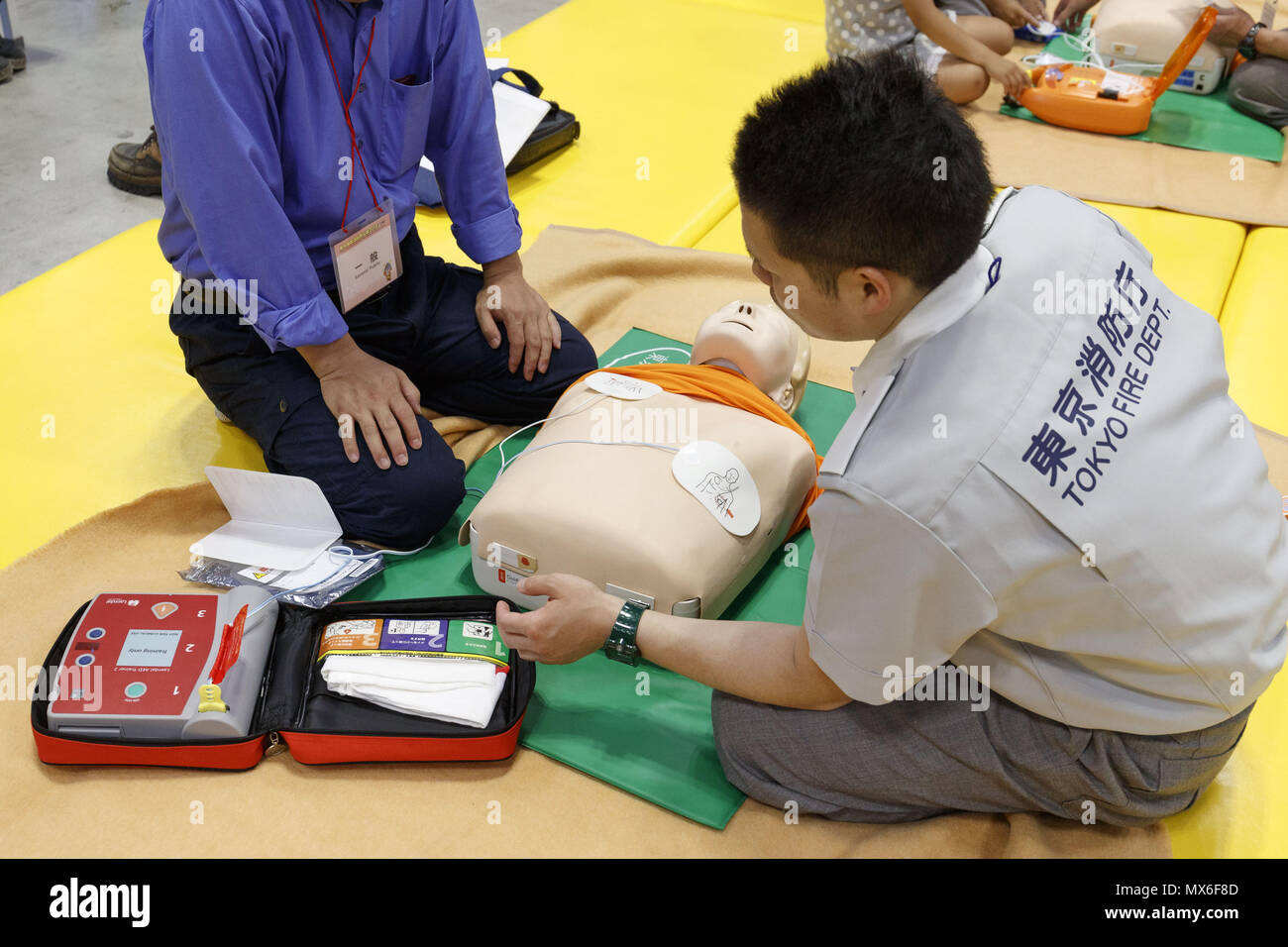 June 3, 2018 - Tokyo, Japan - A member of the Tokyo Fire Department (R ...
