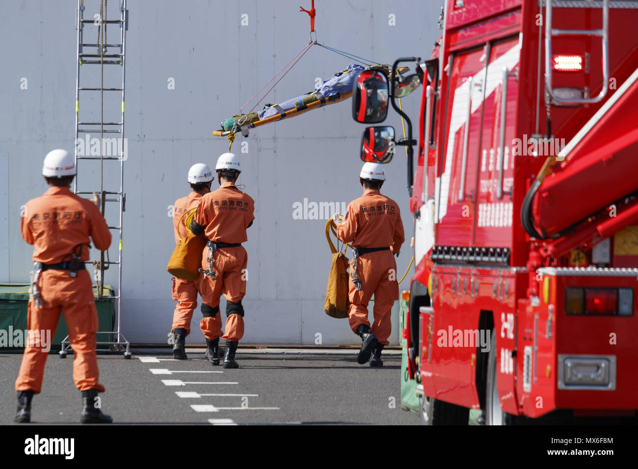 Tokyo, Japan. 3rd June, 2018. Firefighters participate in fire drills ...