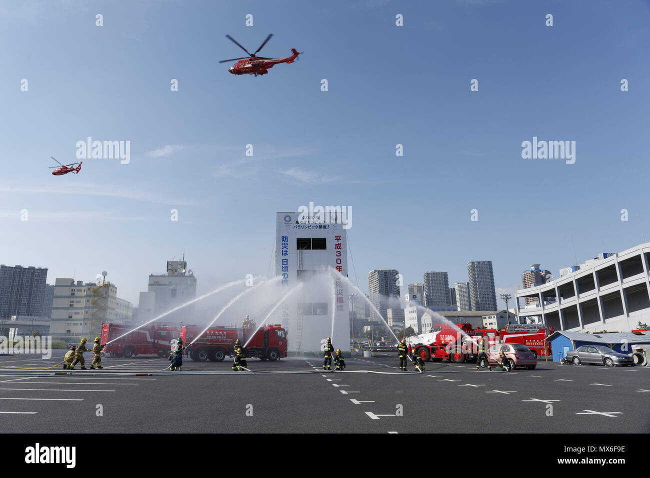 Tokyo, Japan. 3rd June, 2018. Firefighters participate in fire drills ...