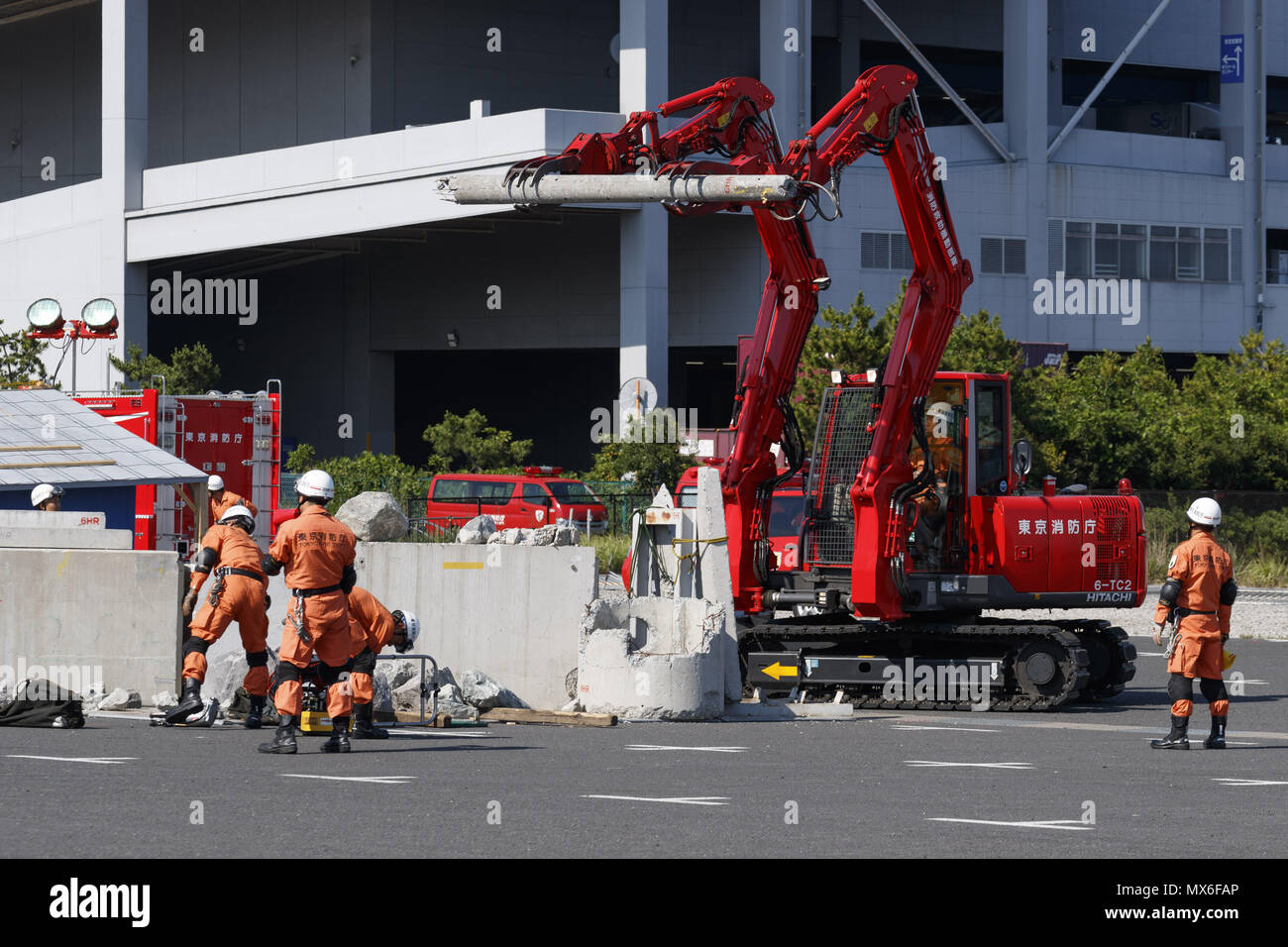Tokyo, Japan. 3rd June, 2018. Firefighters participate in fire drills ...