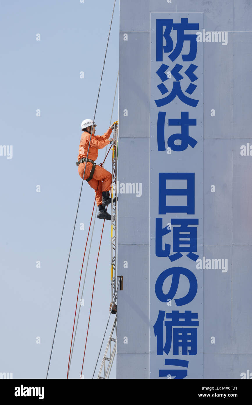 Tokyo, Japan. 3rd June, 2018. Firefighters participate in fire drills ...