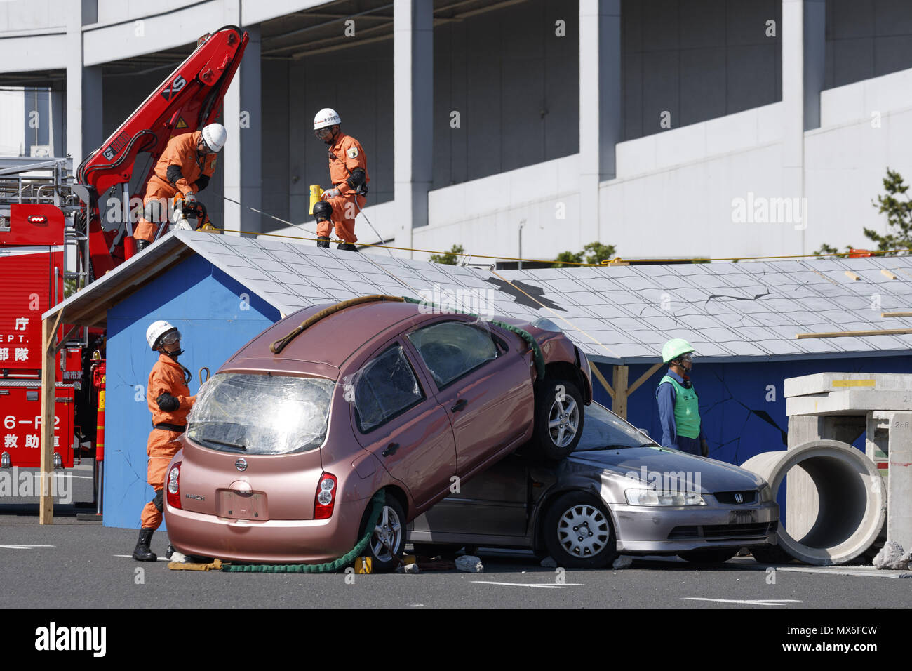 Tokyo, Japan. 3rd June, 2018. Firefighters participate in fire drills ...