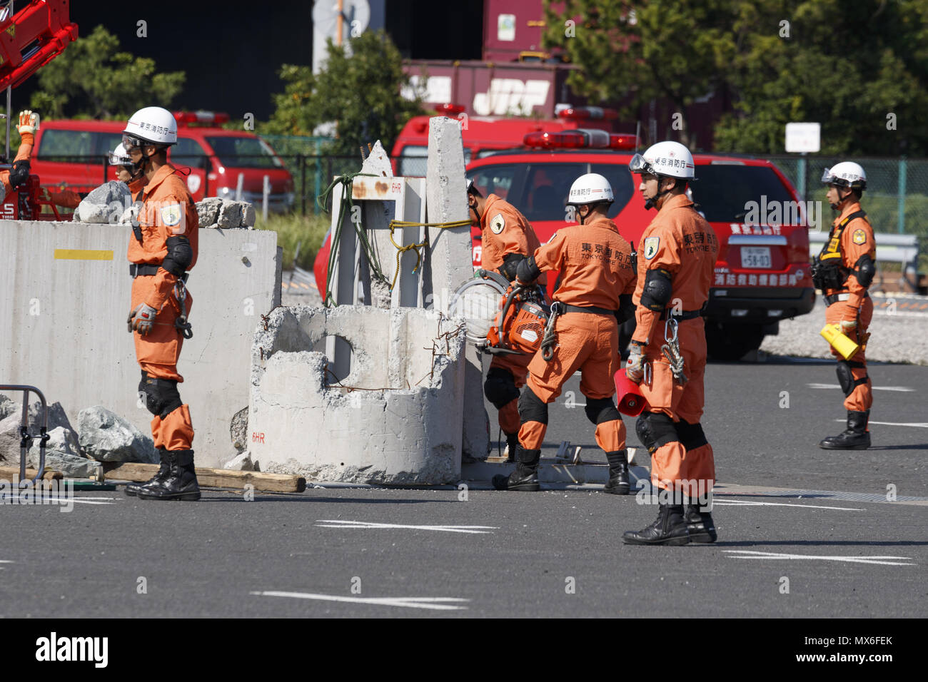 Tokyo, Japan. 3rd June, 2018. Firefighters participate in fire drills ...