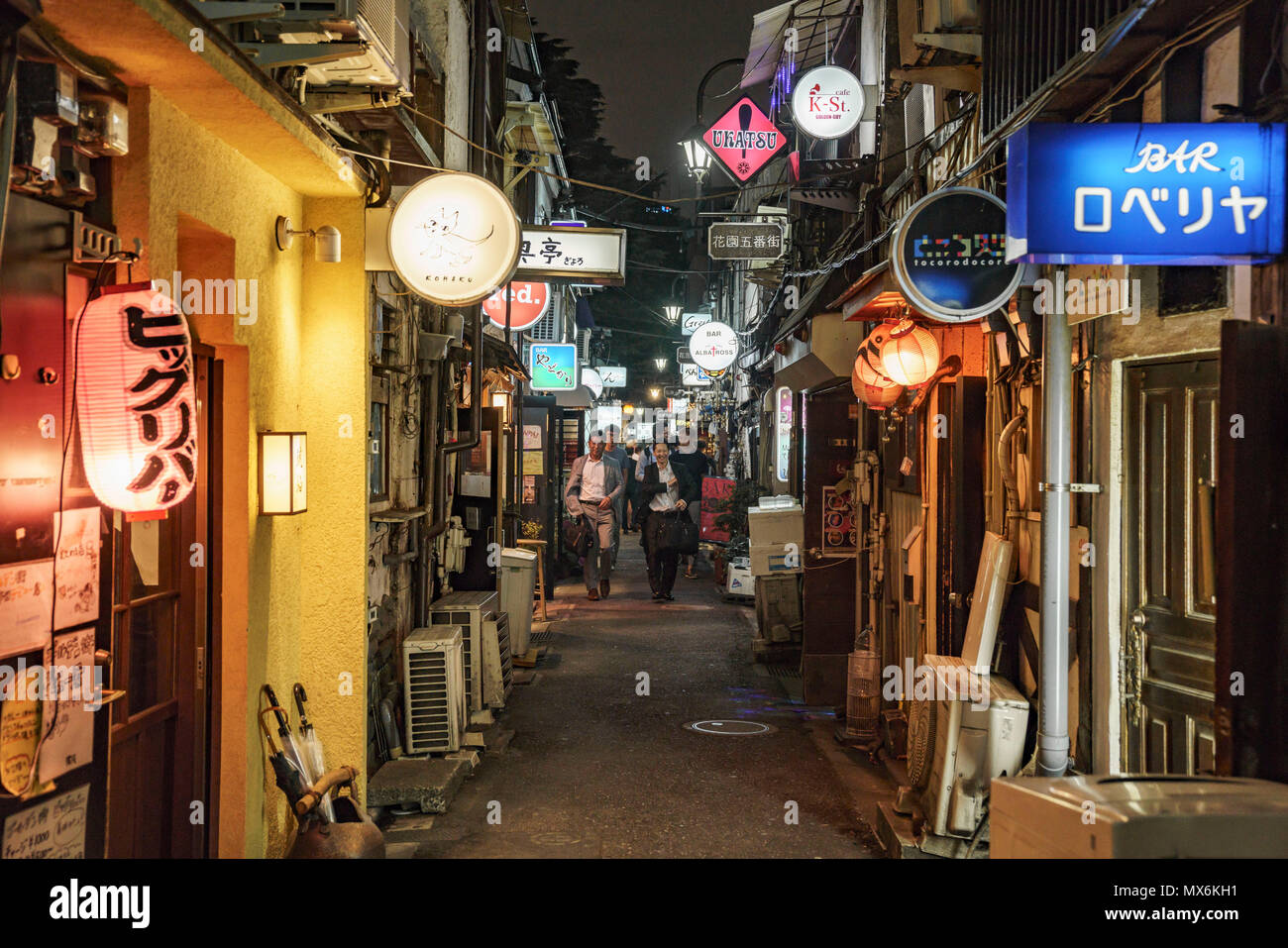 Golden gai shinjuku hi-res stock photography and images - Alamy