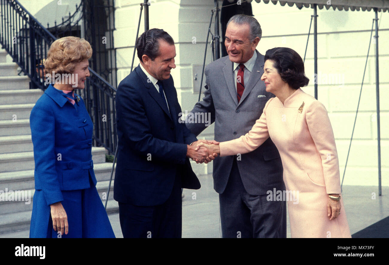 Washington DC 1968/11/10 President Nixon and Pat Nixon visit president ...