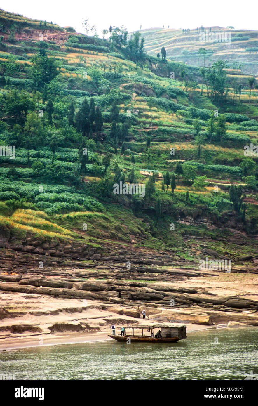 Sampan yangtze river china hi-res stock photography and images - Alamy