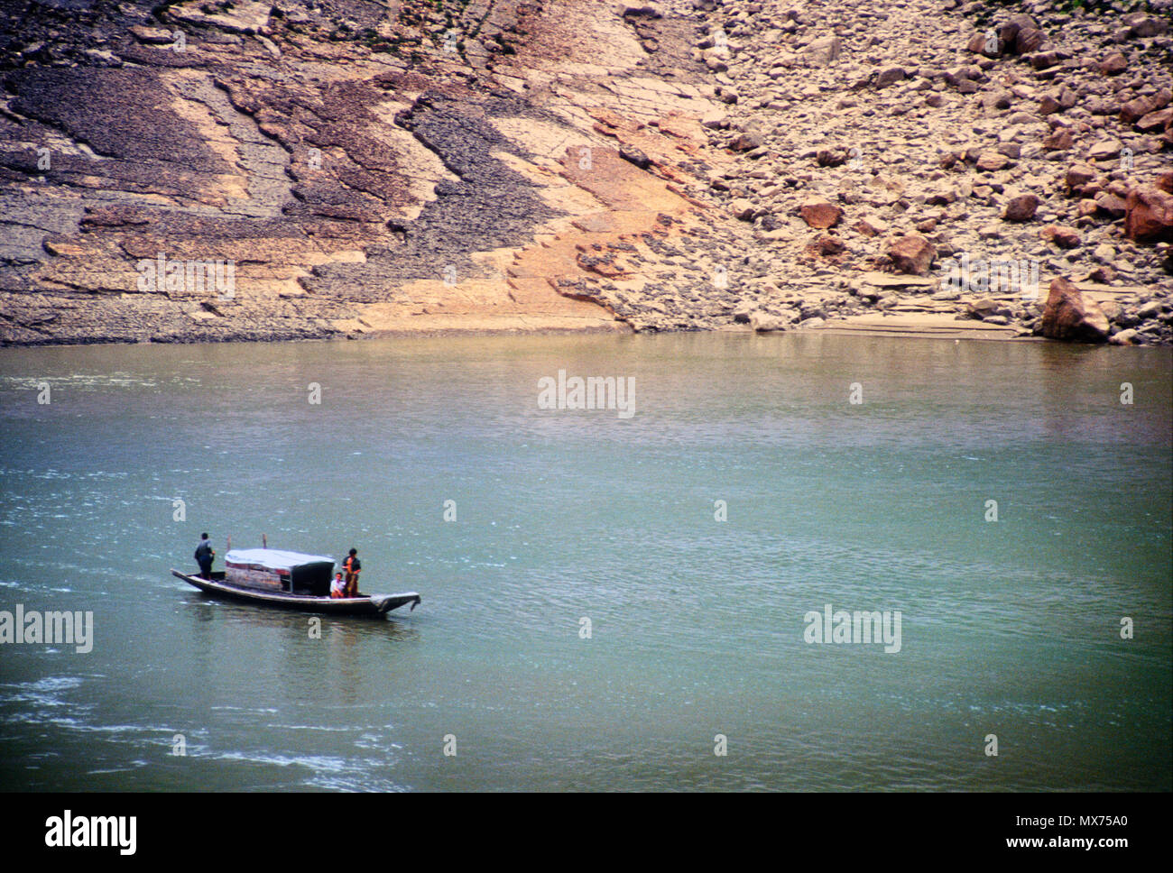 Sampan yangtze river china hi-res stock photography and images - Alamy